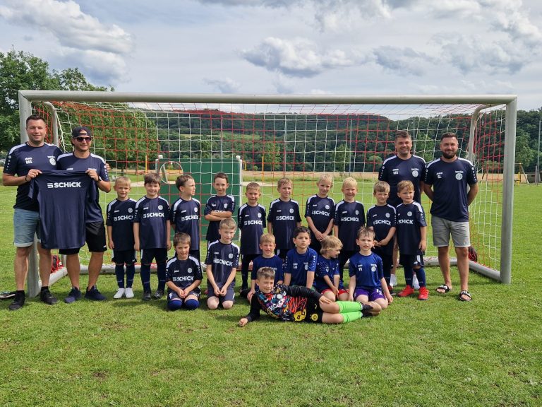 Neue Trikots und Aufwärmshirts für unsere U9 der SG Elfershausen - 1 ...